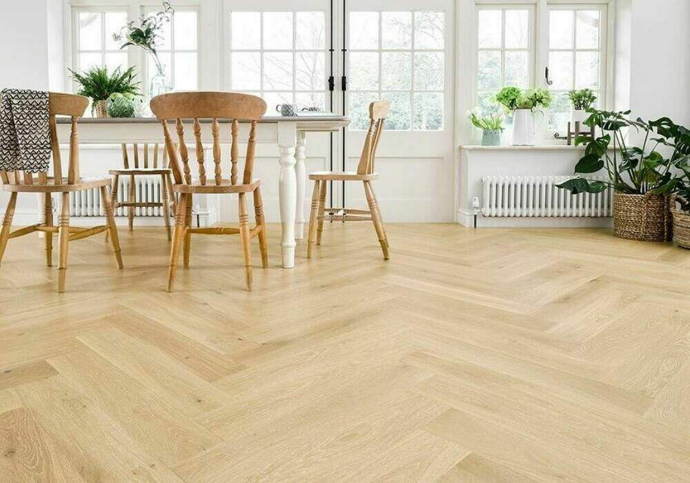 Pirkt eņģes kauliņu parketu? Apskatiet labākos Belat parketa piedāvājumus